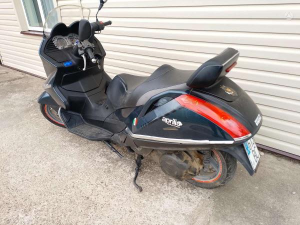 Blue Honda Silverwing 2006 in Vilnius, with an engine capacity of 0.50 L and mileage of 47 thousand km for 1089 €, photo 6 on AUTOMOTO.COM.LV