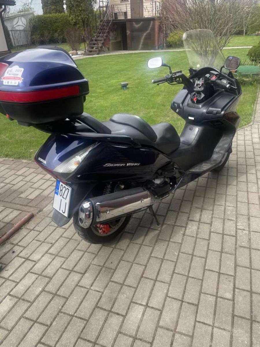 Zils Honda Silverwing 2009 Viļņa, ar dzinēja tilpumu 0.60 L un nobraukumu 92 tūkst. km par 1400 €, foto 3 vietnē AUTOMOTO.COM.LV