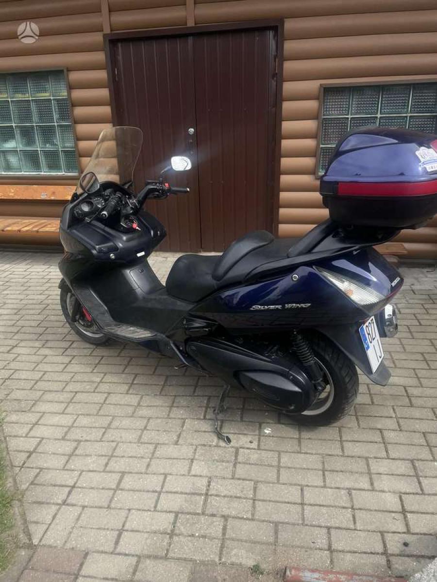 Zils Honda Silverwing 2009 Viļņa, ar dzinēja tilpumu 0.60 L un nobraukumu 92 tūkst. km par 1400 €, foto 5 vietnē AUTOMOTO.COM.LV