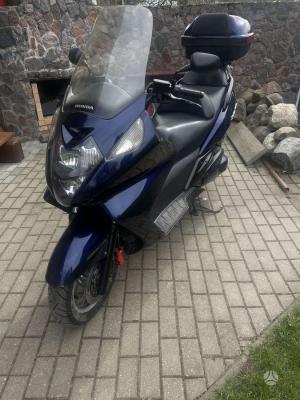Zils Honda Silverwing 2009 Viļņa, ar dzinēja tilpumu 0.60 L un nobraukumu 92 tūkst. km par 1400 €, foto 6 vietnē AUTOMOTO.COM.LV