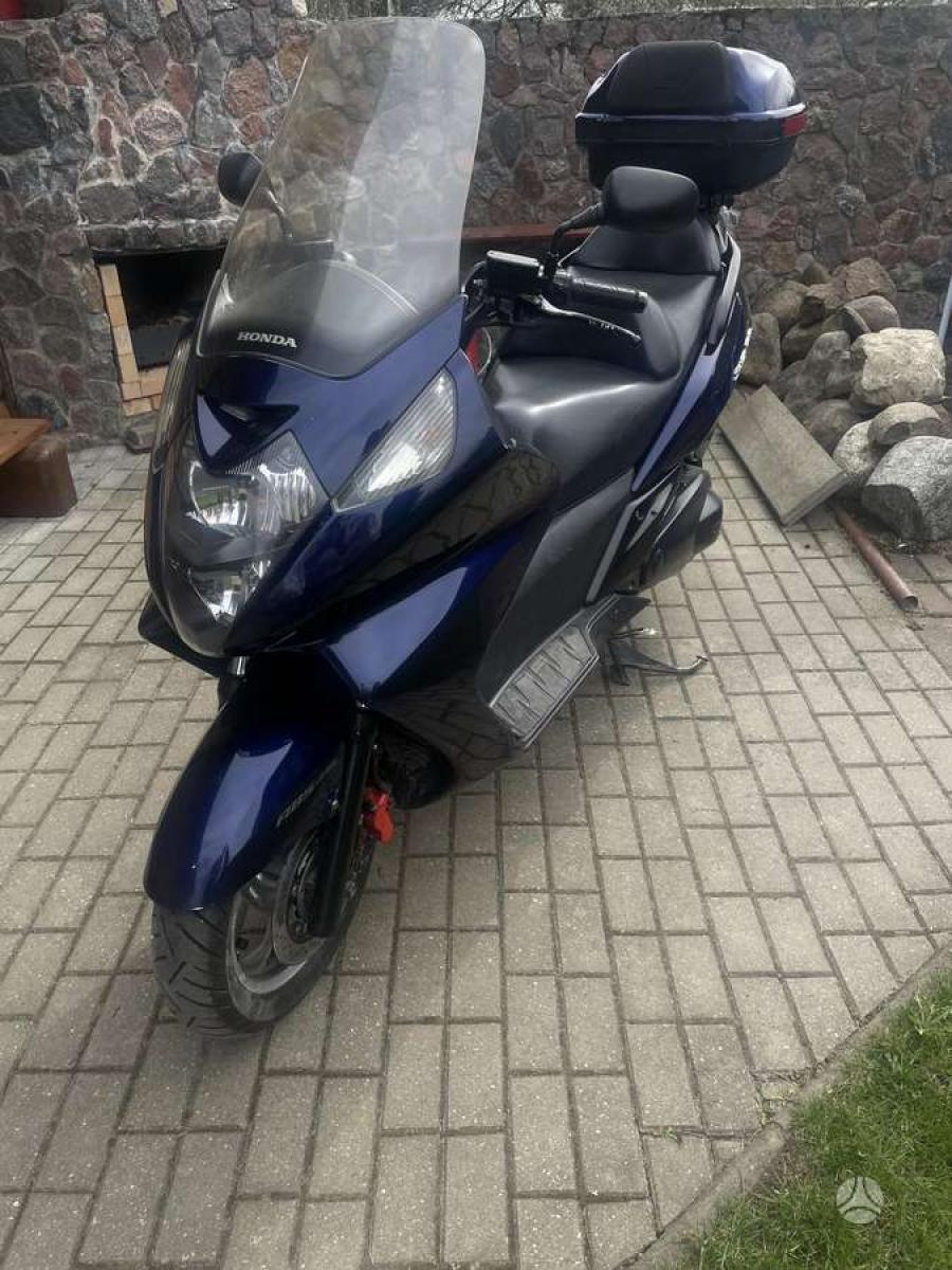 Zils Honda Silverwing 2009 Viļņa, ar dzinēja tilpumu 0.60 L un nobraukumu 92 tūkst. km par 1400 €, foto 6 vietnē AUTOMOTO.COM.LV