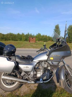 Pelēks Honda Silverwing 1982 Viļņa, ar dzinēja tilpumu 0.50 L un nobraukumu 70 tūkst. km par 1200 €, foto  vietnē AUTOMOTO.COM.LV