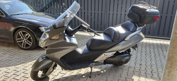 Pelēks Honda Silverwing 2003 Kauņa, ar dzinēja tilpumu 0.60 L un nobraukumu 29 tūkst. km par 1550 €, foto 4 vietnē AUTOMOTO.COM.LV