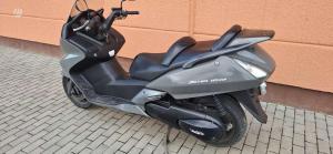 Pelēks Honda Silverwing 2007 Kauņa, ar dzinēja tilpumu 0.40 L un nobraukumu 77 tūkst. km par 1300 €, foto 5 vietnē AUTOMOTO.COM.LV