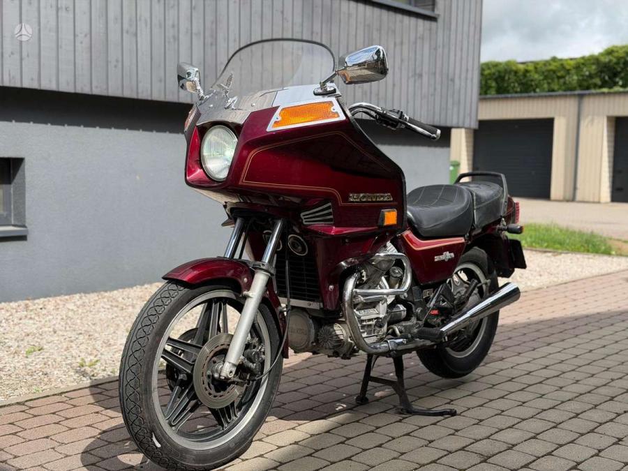 Хонда Silverwing 1982 в Клайпеда, объемом двигателя 0.50 л и пробегом 70 тыс. км за 1550 €, фото 1 на AUTOMOTO.COM.LV