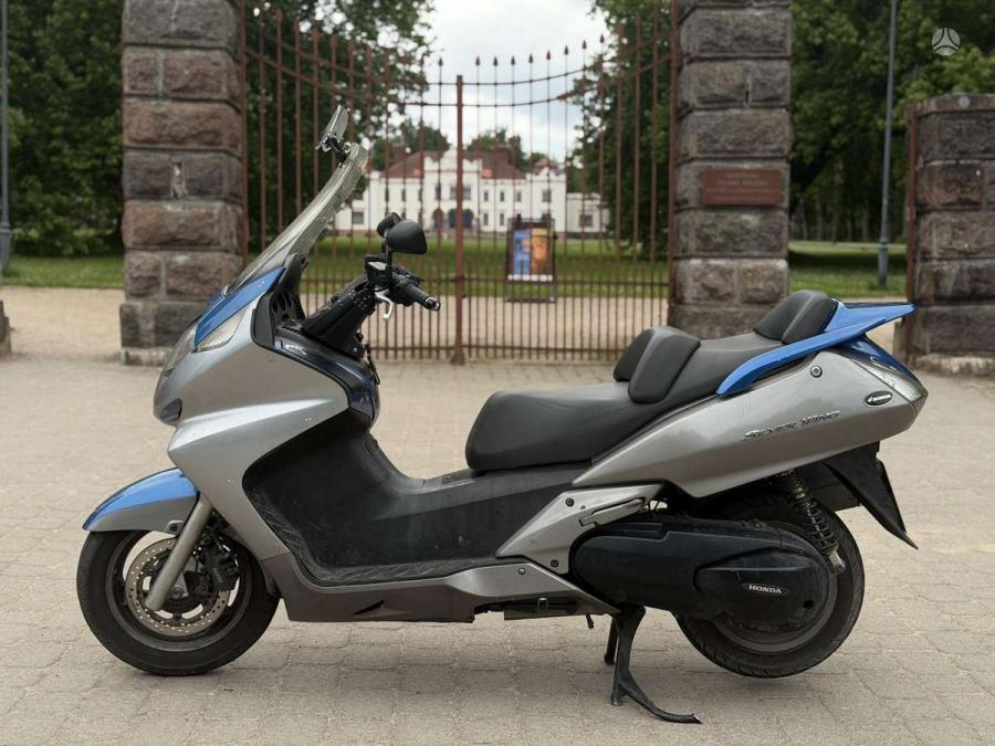 Honda Silverwing 2005 Rokiškis, ar dzinēja tilpumu 0.58 L un nobraukumu 77 tūkst. km par 950 €, foto 1 vietnē AUTOMOTO.COM.LV