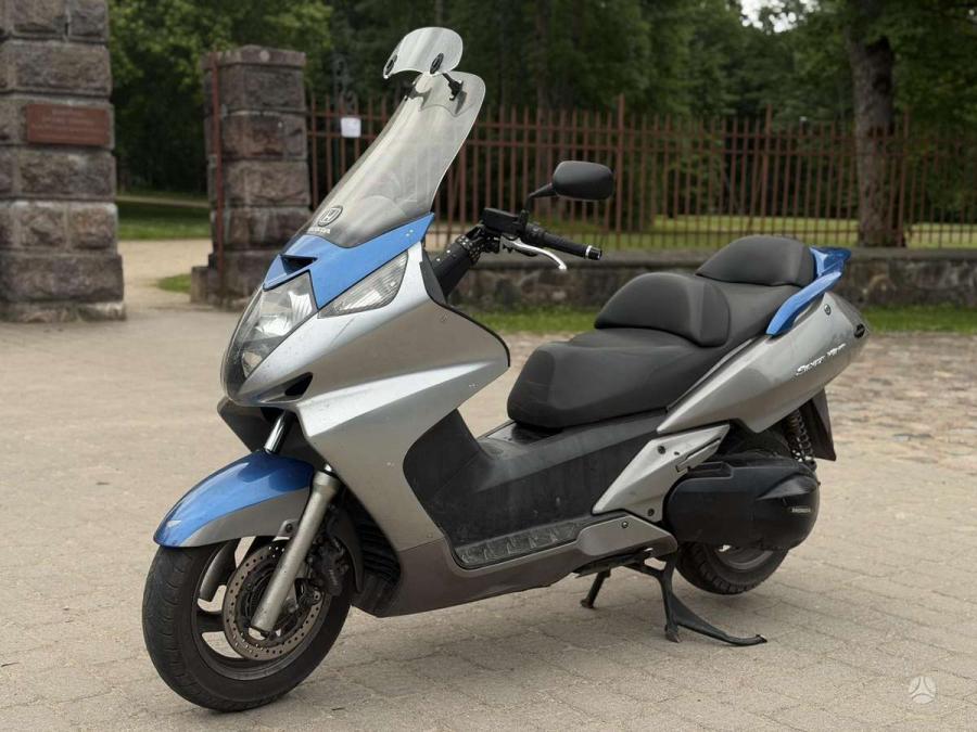 Honda Silverwing 2005 Rokiškis, ar dzinēja tilpumu 0.58 L un nobraukumu 77 tūkst. km par 950 €, foto 5 vietnē AUTOMOTO.COM.LV