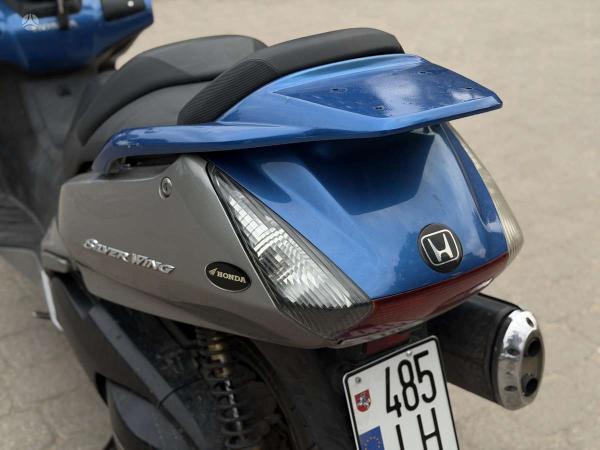 Honda Silverwing 2005 Rokiškis, ar dzinēja tilpumu 0.58 L un nobraukumu 77 tūkst. km par 950 €, foto 8 vietnē AUTOMOTO.COM.LV