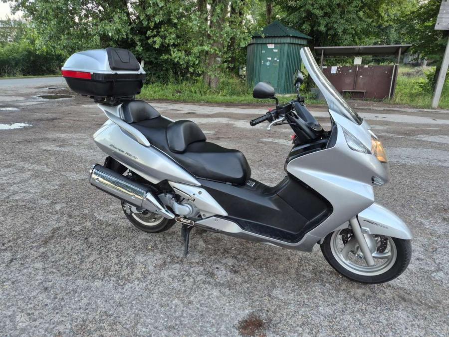 Honda Silverwing 2008 in Vilnius, with an engine capacity of 0.60 L and mileage of 41 thousand km for 2000 €, photo 3 on AUTOMOTO.COM.LV