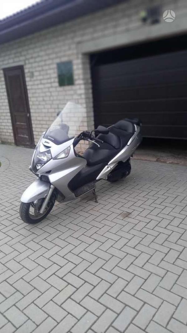 Honda Silverwing 2009 Plungė, ar dzinēja tilpumu 0.60 L un nobraukumu 36 tūkst. km par 1630 €, foto 1 vietnē AUTOMOTO.COM.LV