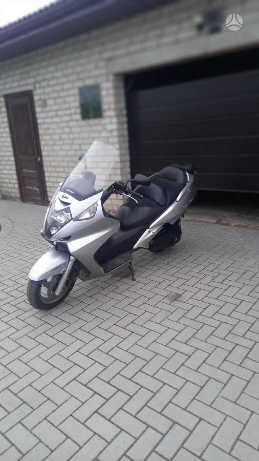 Хонда Silverwing 2009 в Плунге, объемом двигателя 0.60 л и пробегом 36 тыс. км за 1630 €, фото 1 на AUTOMOTO.COM.LV