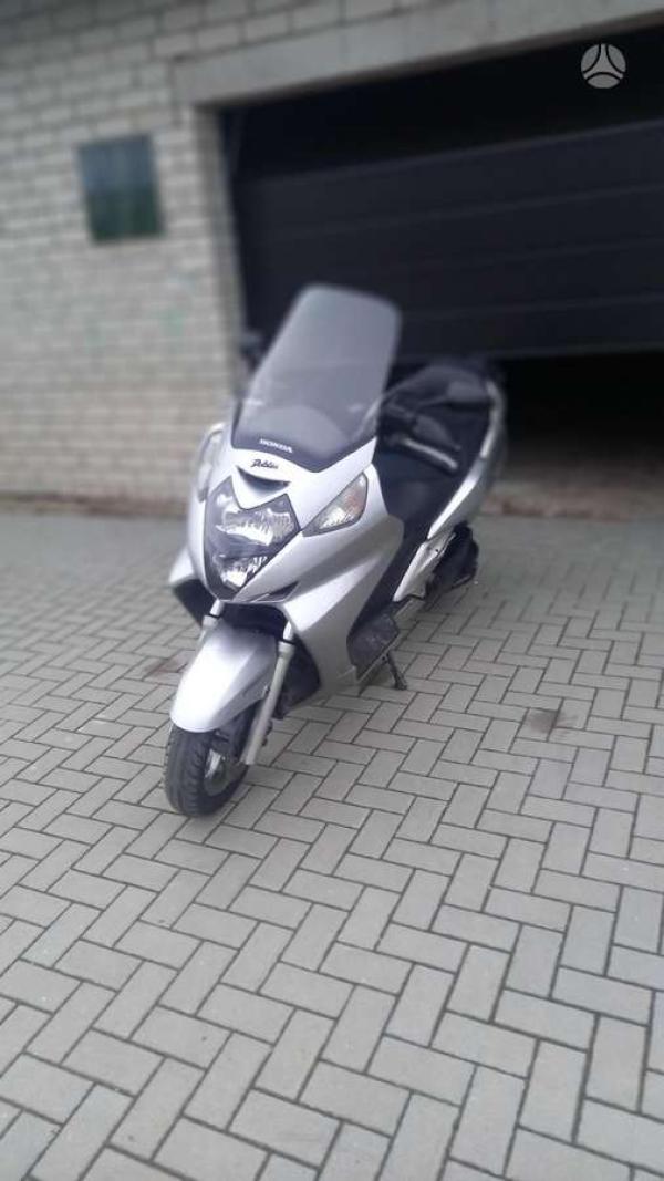 Honda Silverwing 2009 Plungė, ar dzinēja tilpumu 0.60 L un nobraukumu 36 tūkst. km par 1630 €, foto 3 vietnē AUTOMOTO.COM.LV