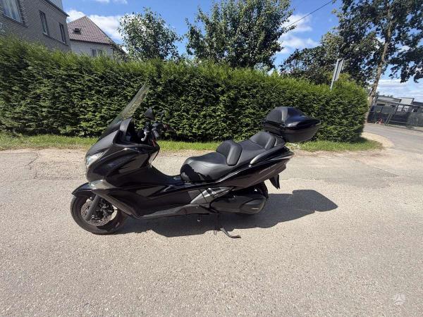 Хонда Silverwing 2009 в Каунас, объемом двигателя 0.40 л и пробегом 44 тыс. км за 2050 €, фото 4 на AUTOMOTO.COM.LV
