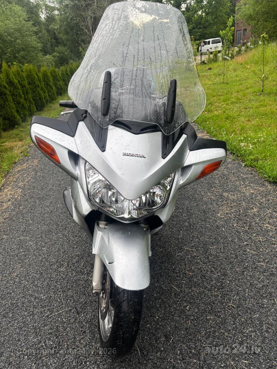 Grey Honda ST 1300 2007 in Tallinn, with an engine capacity of 1.30 L and mileage of 160 thousand km for 3990 €, photo 3 on AUTOMOTO.COM.LV