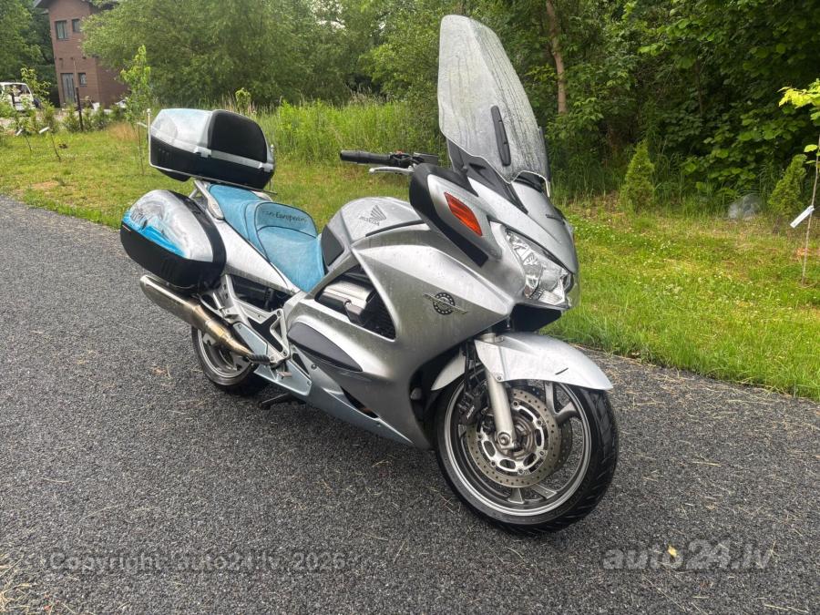Grey Honda ST 1300 2007 in Tallinn, with an engine capacity of 1.30 L and mileage of 160 thousand km for 3990 €, photo 4 on AUTOMOTO.COM.LV