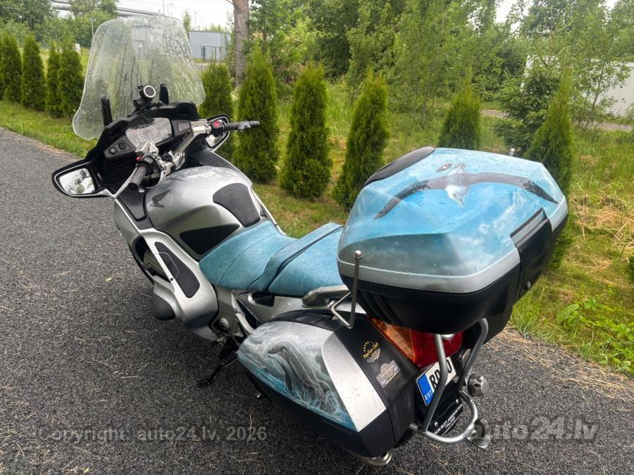 Grey Honda ST 1300 2007 in Tallinn, with an engine capacity of 1.30 L and mileage of 160 thousand km for 3990 €, photo 5 on AUTOMOTO.COM.LV