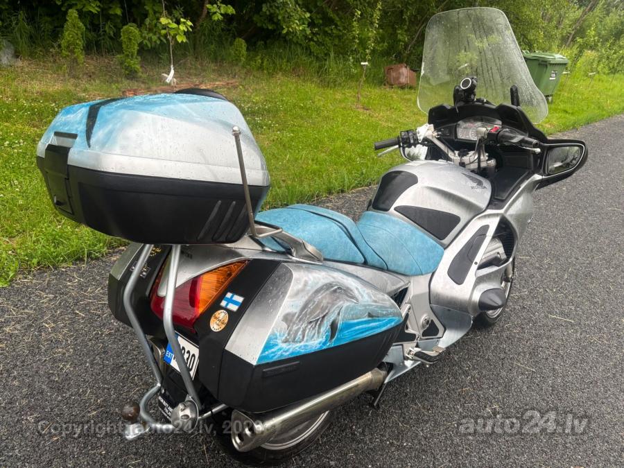 Grey Honda ST 1300 2007 in Tallinn, with an engine capacity of 1.30 L and mileage of 160 thousand km for 3990 €, photo 6 on AUTOMOTO.COM.LV