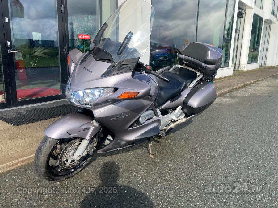 Honda ST 1300 2003 in Tallinn, with an engine capacity of 1.26 L and mileage of 47 thousand km for 4200 €, photo 4 on AUTOMOTO.COM.LV