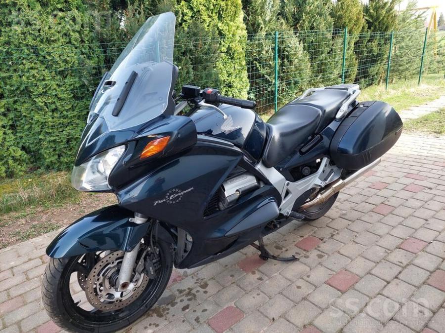 Honda ST 1300 2004 in Saldus, with an engine capacity of 1.30 L and mileage of 0 thousand km for 3950 €, photo 1 on AUTOMOTO.COM.LV