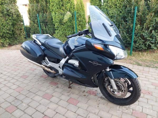 Honda ST 1300 2004 in Saldus, with an engine capacity of 1.30 L and mileage of 0 thousand km for 3950 €, photo 4 on AUTOMOTO.COM.LV
