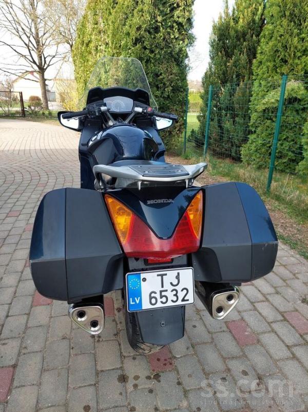 Honda ST 1300 2004 in Saldus, with an engine capacity of 1.30 L and mileage of 0 thousand km for 3950 €, photo 6 on AUTOMOTO.COM.LV