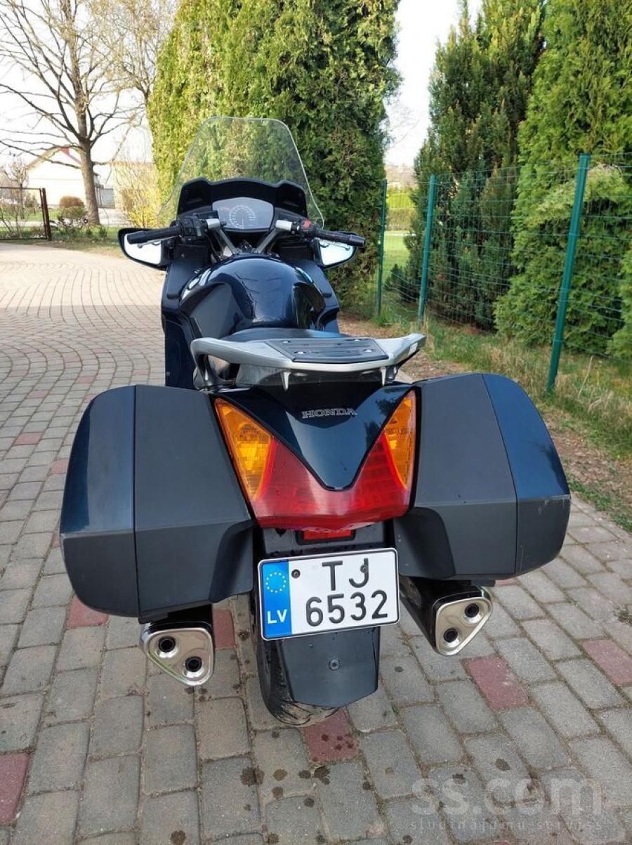 Honda ST 1300 2004 in Saldus, with an engine capacity of 1.30 L and mileage of 0 thousand km for 3950 €, photo 6 on AUTOMOTO.COM.LV
