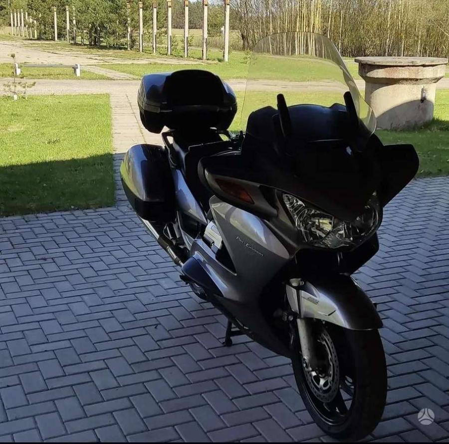 Grey Honda ST 2002 in Rokiskis, with an engine capacity of 1.30 L and mileage of 121 thousand km for 4100 €, photo 1 on AUTOMOTO.COM.LV