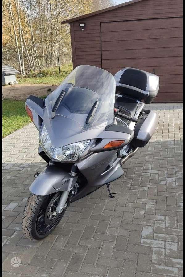 Grey Honda ST 2002 in Rokiskis, with an engine capacity of 1.30 L and mileage of 121 thousand km for 4100 €, photo 4 on AUTOMOTO.COM.LV