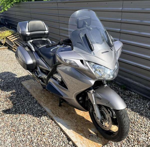 Серый Хонда ST 2003 в Каунас, объемом двигателя 1.30 л и пробегом 140 тыс. км за 3200 €, фото 2 на AUTOMOTO.COM.LV