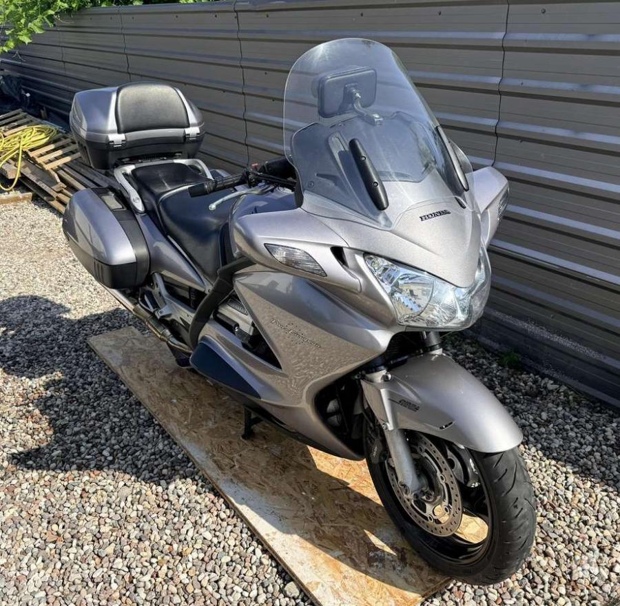 Pelēks Honda ST 2003 Kauņa, ar dzinēja tilpumu 1.30 L un nobraukumu 140 tūkst. km par 3200 €, foto 3 vietnē AUTOMOTO.COM.LV
