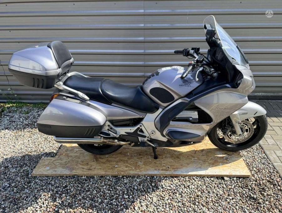 Pelēks Honda ST 2003 Kauņa, ar dzinēja tilpumu 1.30 L un nobraukumu 140 tūkst. km par 3200 €, foto 5 vietnē AUTOMOTO.COM.LV