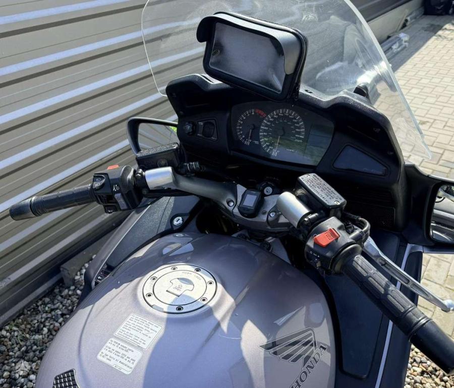 Pelēks Honda ST 2003 Kauņa, ar dzinēja tilpumu 1.30 L un nobraukumu 140 tūkst. km par 3200 €, foto 7 vietnē AUTOMOTO.COM.LV