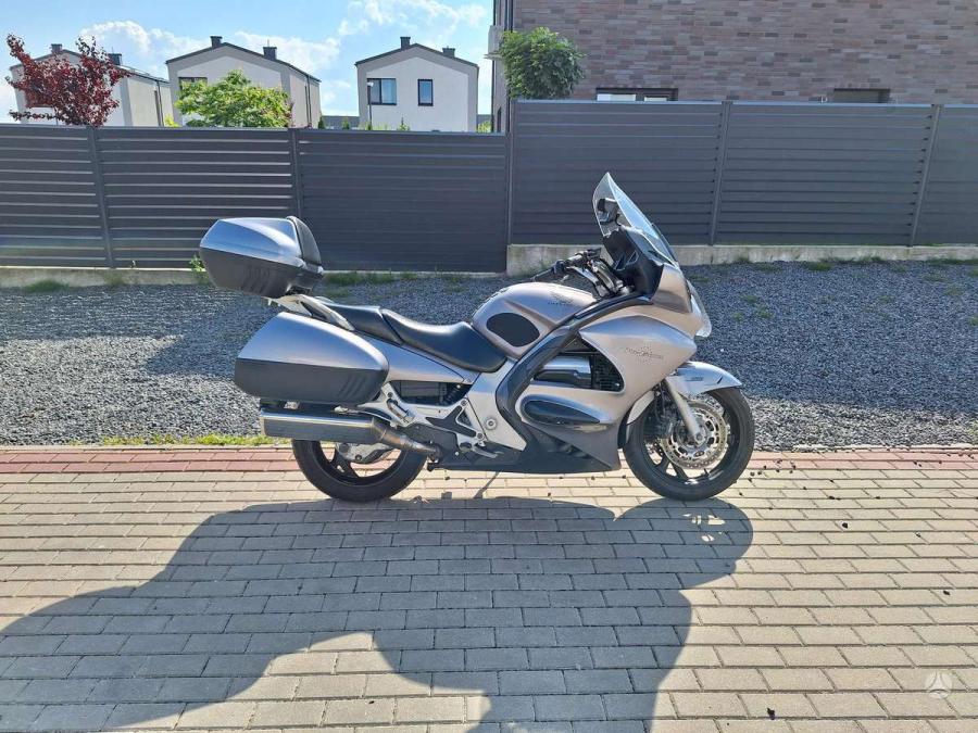 Grey Honda ST 2003 in Kaunas, with an engine capacity of 1.30 L and mileage of 140 thousand km for 3700 €, photo 3 on AUTOMOTO.COM.LV