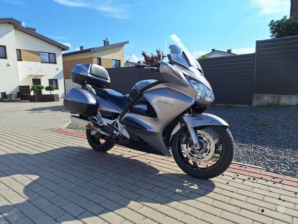 Grey Honda ST 2003 in Kaunas, with an engine capacity of 1.30 L and mileage of 140 thousand km for 3700 €, photo 4 on AUTOMOTO.COM.LV