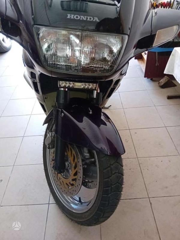 Honda ST 1996 Kaišiadorys, ar dzinēja tilpumu 1.10 L un nobraukumu 64 tūkst. km par 2200 €, foto 1 vietnē AUTOMOTO.COM.LV