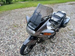 Honda ST 2001 Kauņa, ar dzinēja tilpumu 1.10 L un nobraukumu 58 tūkst. km par 1800 €, foto  vietnē AUTOMOTO.COM.LV