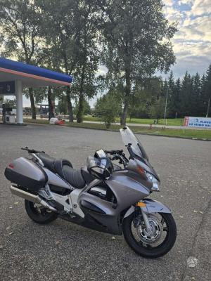 Honda ST 2003 Panevēža, ar dzinēja tilpumu 1.30 L un nobraukumu 66 tūkst. km par 3700 €, foto 3 vietnē AUTOMOTO.COM.LV