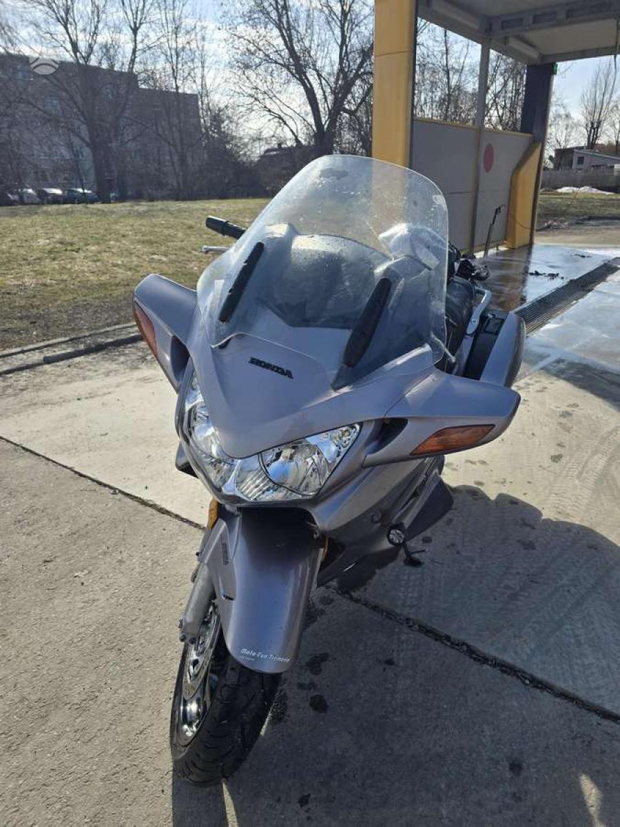 Honda ST 2003 Panevēža, ar dzinēja tilpumu 1.30 L un nobraukumu 66 tūkst. km par 3700 €, foto 4 vietnē AUTOMOTO.COM.LV