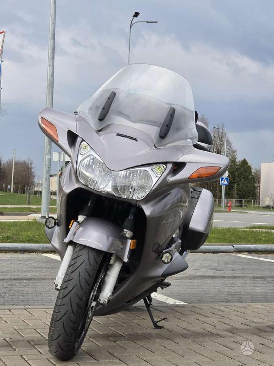 Honda ST 2003 Panevēža, ar dzinēja tilpumu 1.30 L un nobraukumu 66 tūkst. km par 3700 €, foto 5 vietnē AUTOMOTO.COM.LV