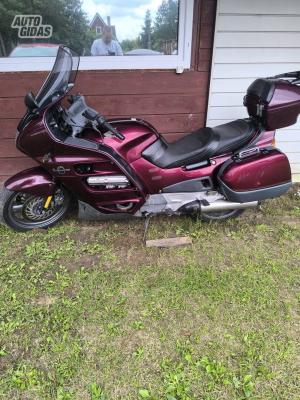 Sarkans Honda ST 1998 Alīta, ar dzinēja tilpumu 1.10 L un nobraukumu 35 tūkst. km par 2000 €, foto  vietnē AUTOMOTO.COM.LV