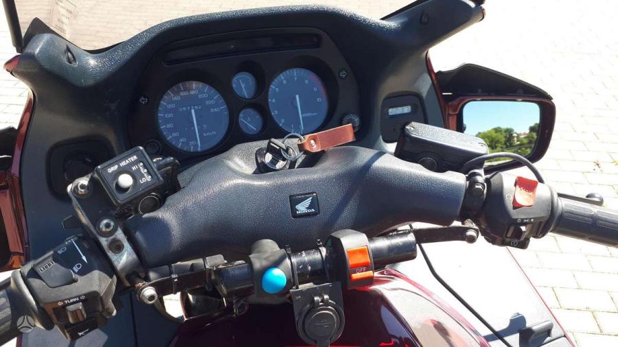 Sarkans Honda ST 2001 Viļņa, ar dzinēja tilpumu 1.10 L un nobraukumu 58 tūkst. km par 1999 €, foto 9 vietnē AUTOMOTO.COM.LV
