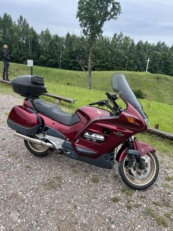Red Honda ST 2001 in Gargzdai, with an engine capacity of 1.10 L and mileage of 198 thousand km for 1999 €, photo 1 on AUTOMOTO.COM.LV