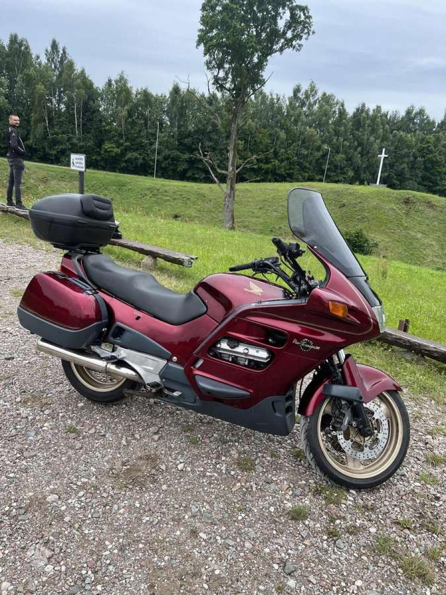 Red Honda ST 2001 in Gargzdai, with an engine capacity of 1.10 L and mileage of 198 thousand km for 1999 €, photo 1 on AUTOMOTO.COM.LV
