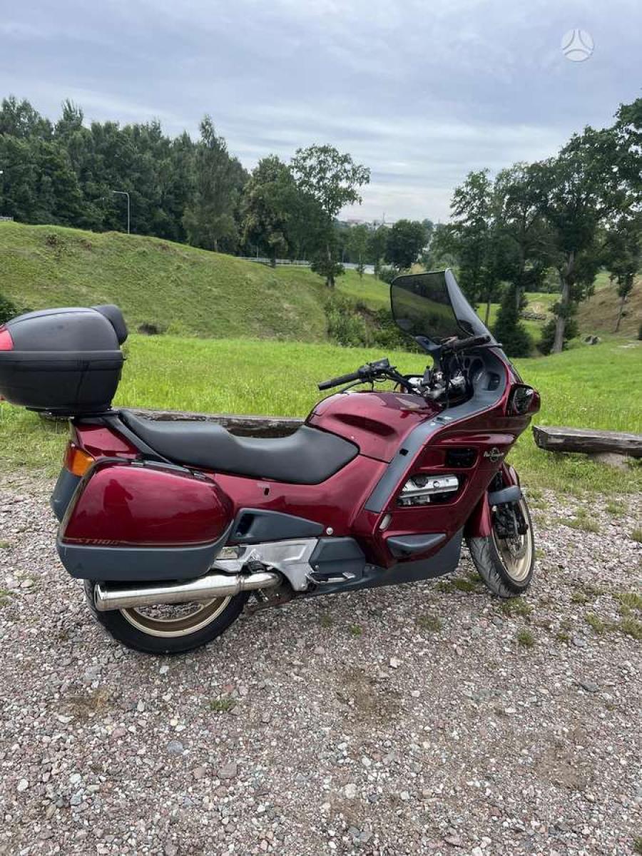Red Honda ST 2001 in Gargzdai, with an engine capacity of 1.10 L and mileage of 198 thousand km for 1999 €, photo 3 on AUTOMOTO.COM.LV