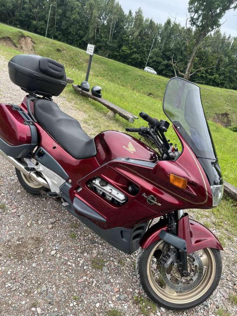 Red Honda ST 2001 in Gargzdai, with an engine capacity of 1.10 L and mileage of 198 thousand km for 1999 €, photo 9 on AUTOMOTO.COM.LV