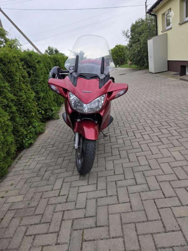 Red Honda ST 2008 in Jonava, with an engine capacity of 1.30 L and mileage of 63 thousand km for 4550 €, photo 2 on AUTOMOTO.COM.LV