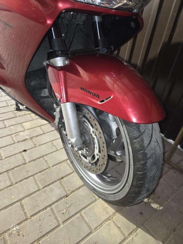 Red Honda ST 2008 in Jonava, with an engine capacity of 1.30 L and mileage of 63 thousand km for 4550 €, photo 5 on AUTOMOTO.COM.LV