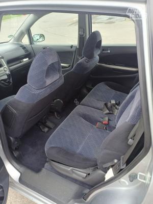 Grey Honda Stream 2001 in Vilnius, with an engine capacity of 2.00 L and mileage of 218 thousand km for 1999 €, photo 9 on AUTOMOTO.COM.LV