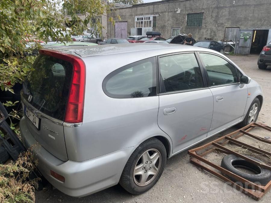 Pelēks Honda Stream 2001 Rīga, ar dzinēja tilpumu 2.00 L un nobraukumu 255 tūkst. km par 600 €, foto 4 vietnē AUTOMOTO.COM.LV