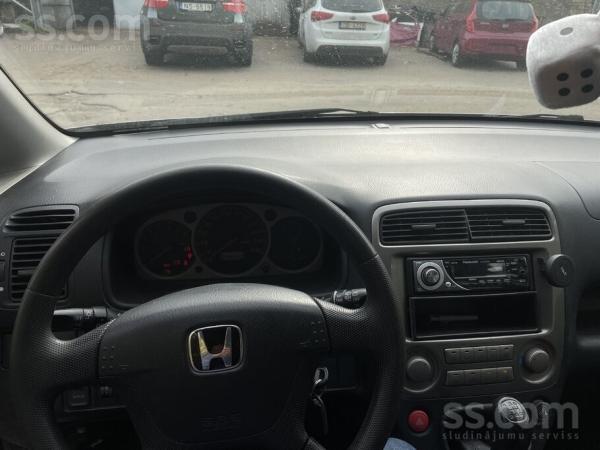 Grey Honda Stream 2001 in Riga, with an engine capacity of 2.00 L and mileage of 255 thousand km for 600 €, photo 5 on AUTOMOTO.COM.LV